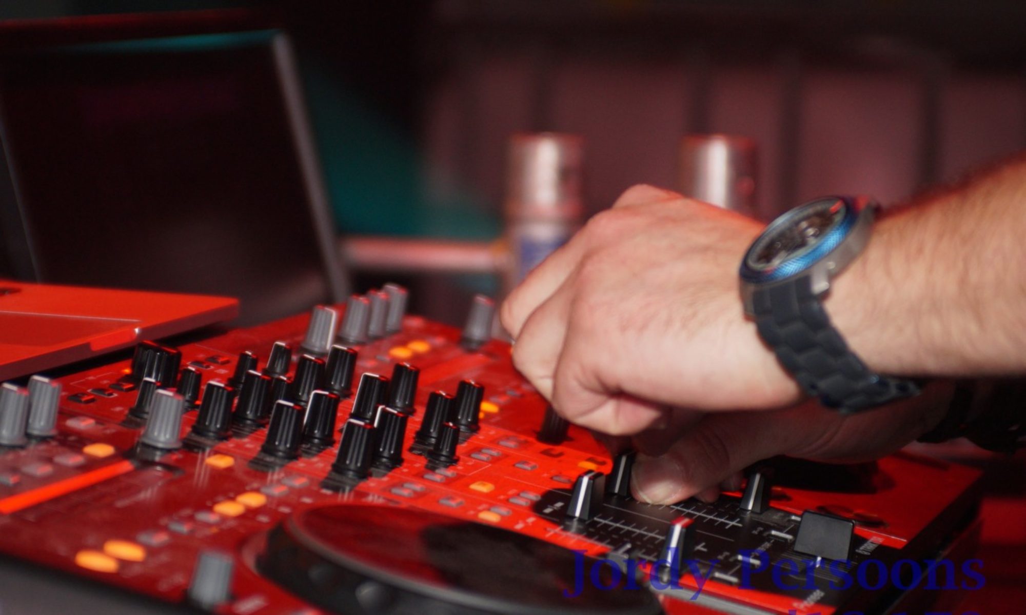 DJBAS.NL – Zorgt voor feest!